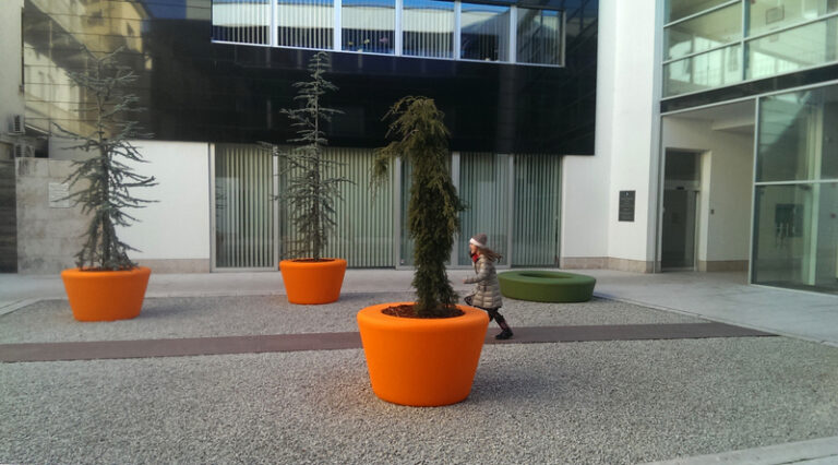 Gėlinė LOOP CONE PLANTER - darom.lt